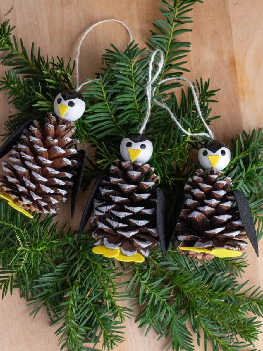 CUTE PINE CONE PENGUIN ORNAMENT CRAFT