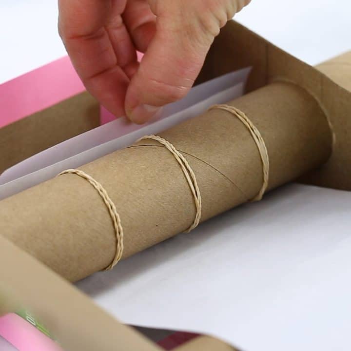 EASY DIY RECYCLED CARDBOARD TV SHOWING OFF YOUR KIDS' ART