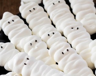 20 CUTE AND SPOOKALICIOUS MUMMY TREATS AND SNACKS
