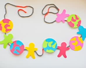 DIY CARDBOARD YARN PHOTO FRAME