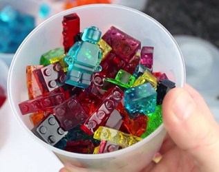 MAKE YOUR OWN STACKABLE LEGO CANDY