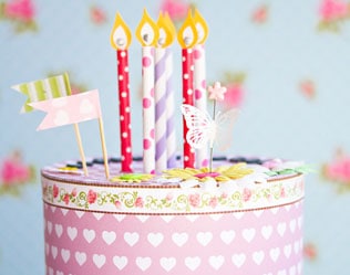 MAKE A PRETTY PAPER CAKE