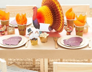 8 DELIGHTFUL KIDS' THANKSGIVING TABLES