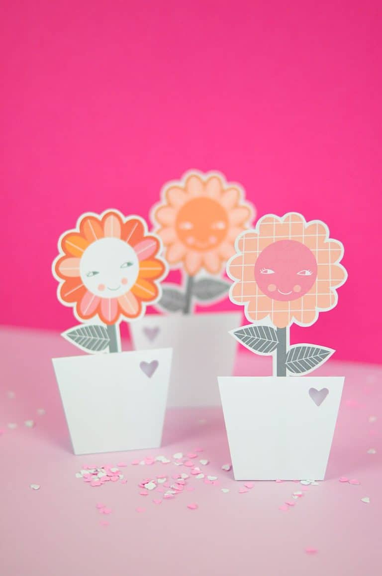 PAPER FLOWER VASES WITH FREE PRINTABLE - hello, Wonderful