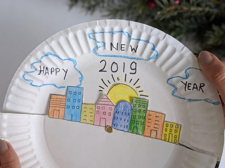 NEW YEAR'S EVE PAPER PLATE CRAFT FOR KIDS - hello, Wonderful