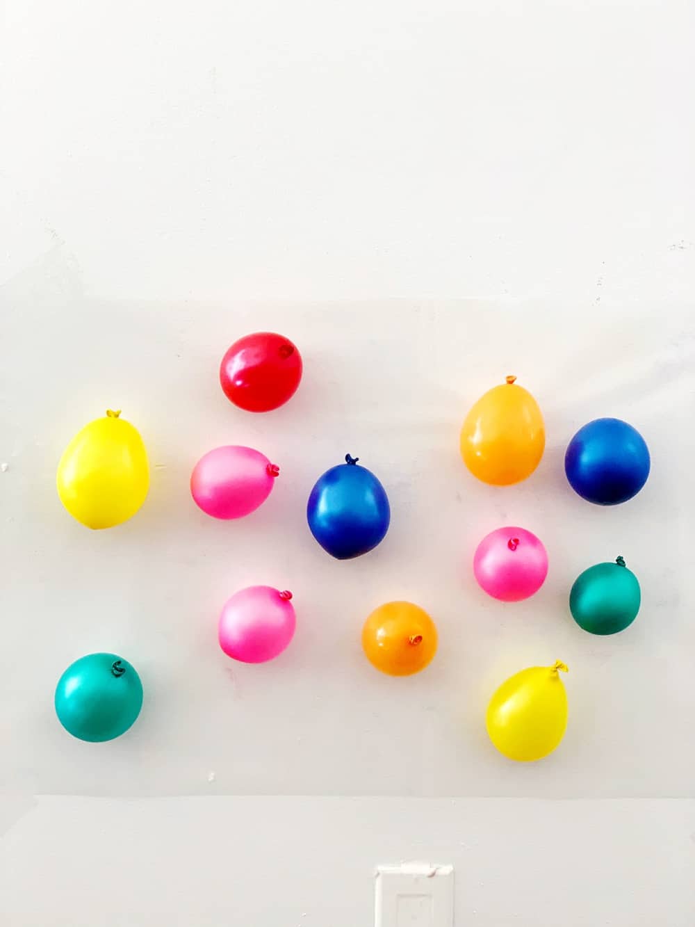 BALLOON STICKY WALL SENSORY ACTIVITY FOR BABIES AND TODDLERS - hello ...