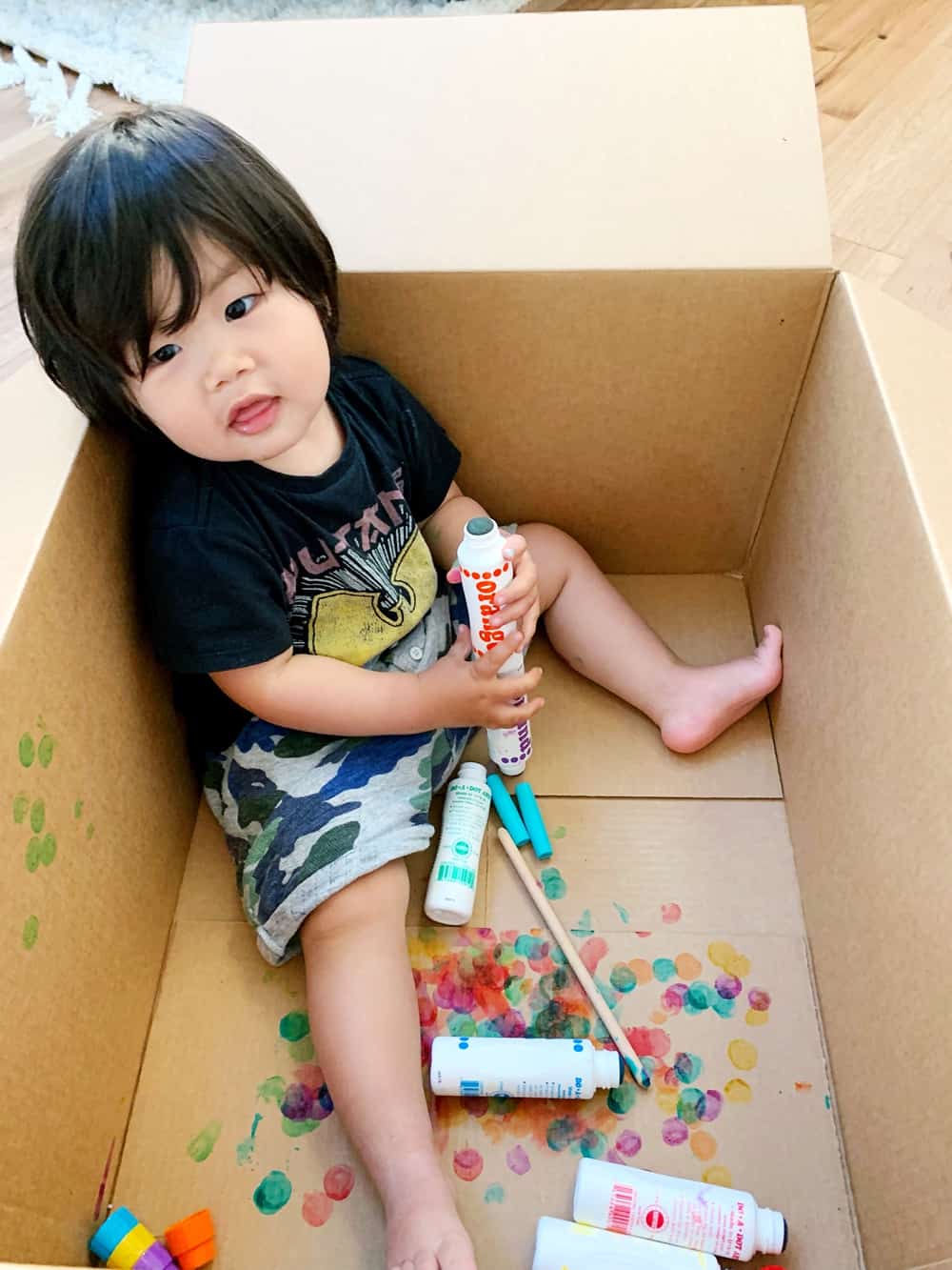 BABY TODDLER PAINTING IN A CARDBOARD BOX - hello, Wonderful