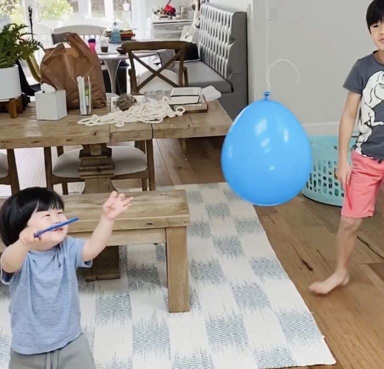 BALLOON TENNIS GAME FOR KIDS - hello, Wonderful