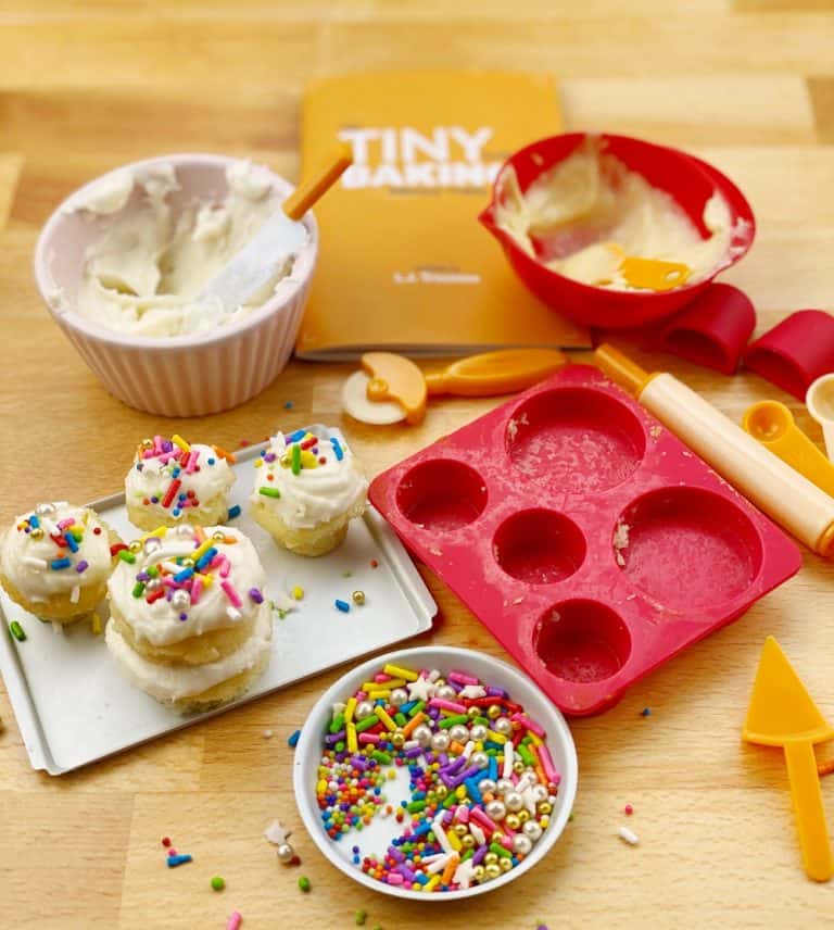 TINY BAKING KIT - hello, Wonderful