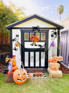 HALLOWEEN HAUNTED PLAYHOUSE SHED - hello, Wonderful