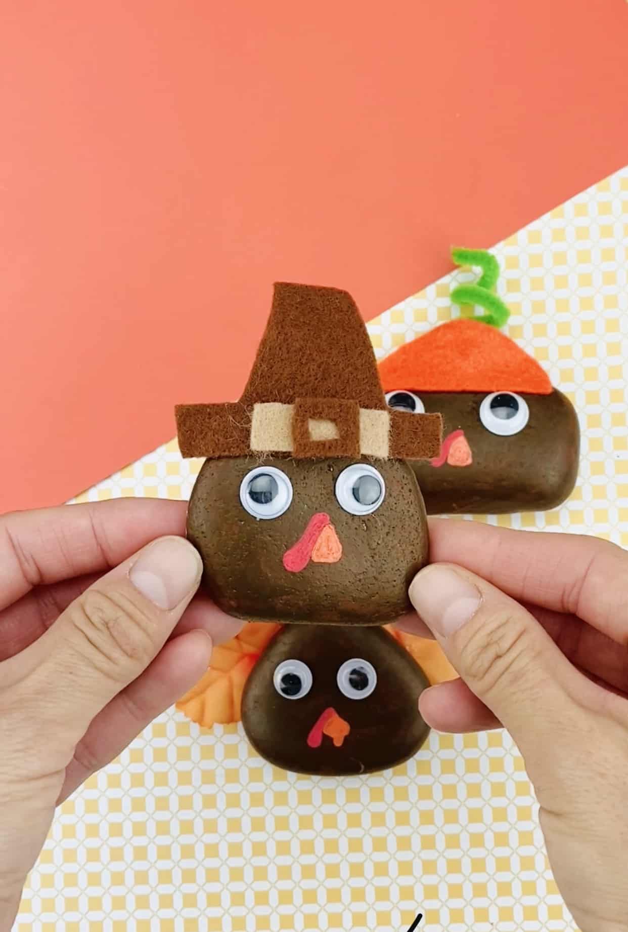 Thanksgiving Turkey Painted Rocks - Easy Thanksgiving Craft for Kids