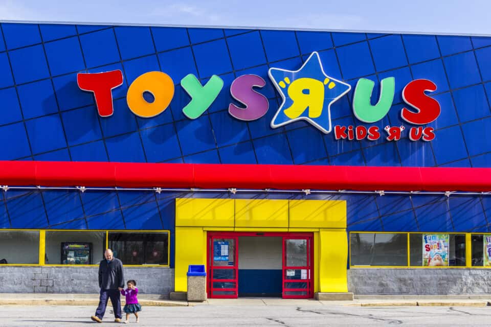 Toys' R' Us is coming to Macy's this Holiday Season