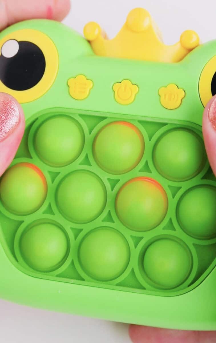 This Viral Pop Fidget Game Is The Ultimate Screen-Free Toy