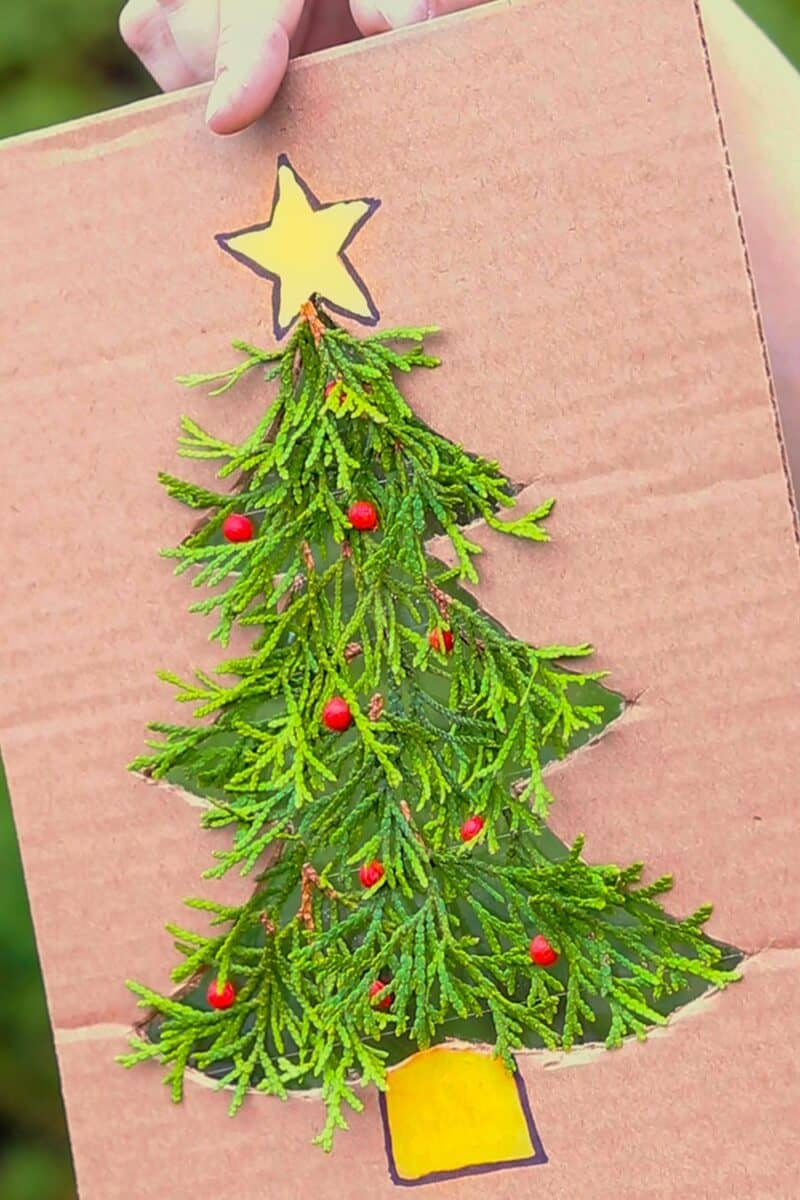 This Nature Christmas Tree Suncatcher: Beautiful Christmas Craft