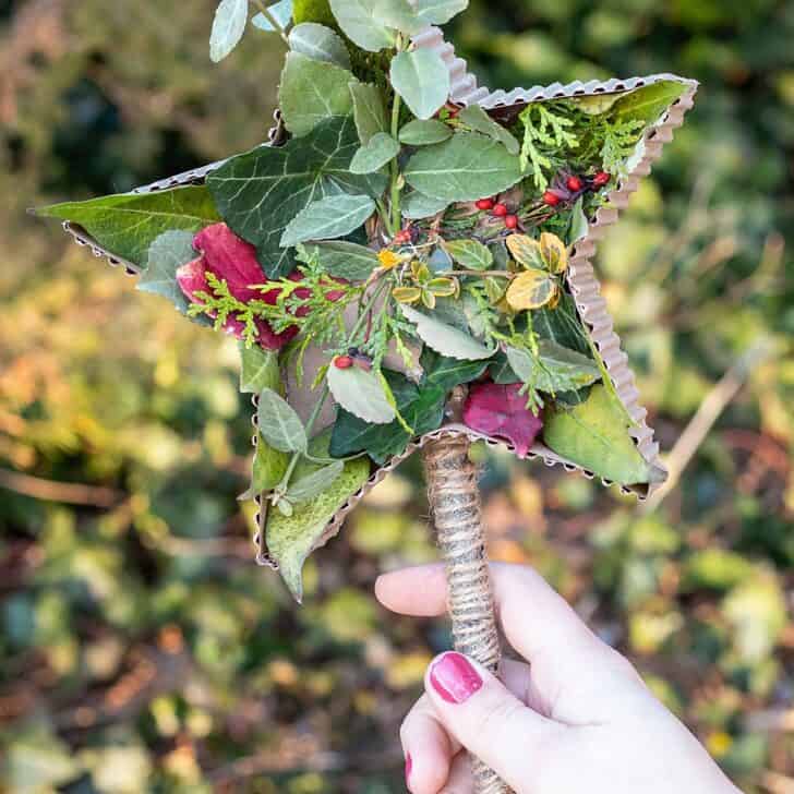 DIY GLITTER STAR WANDS