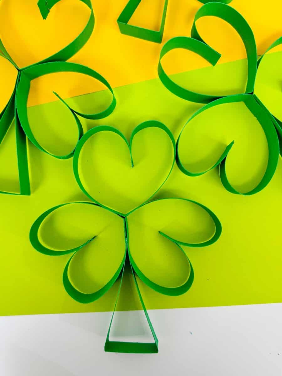 How To Make An Easy Paper Shamrock