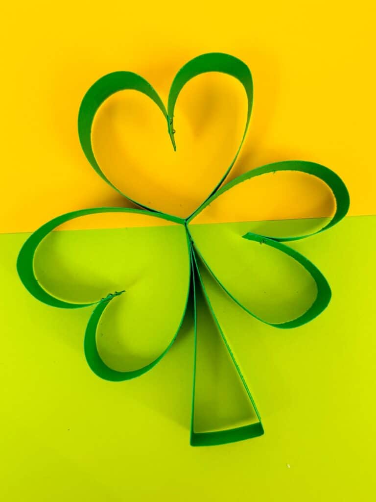 How To Make An Easy Paper Shamrock