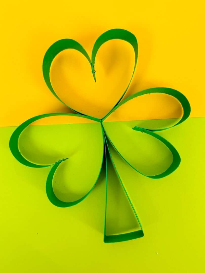 How To Make An Easy Paper Shamrock