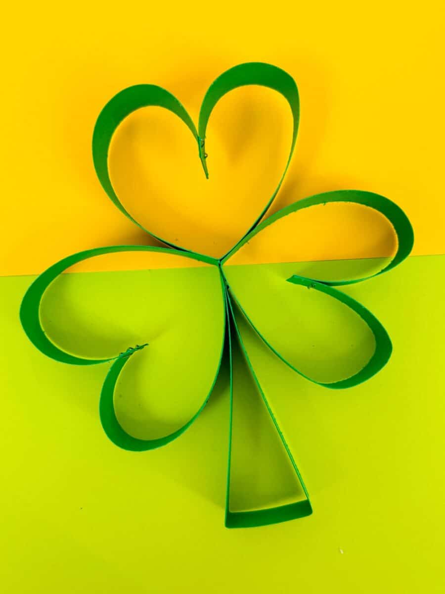 How To Make An Easy Paper Shamrock