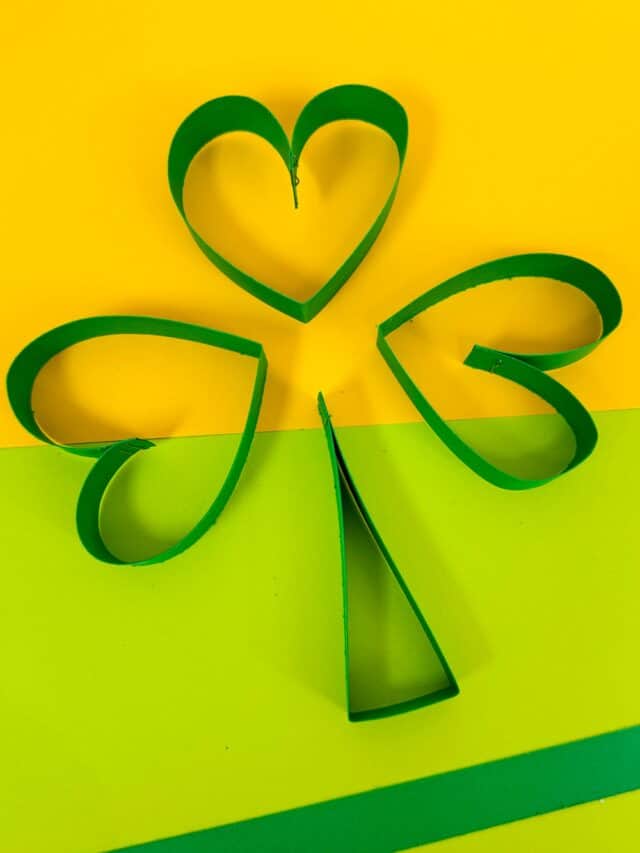 How To Make An Easy Paper Shamrock