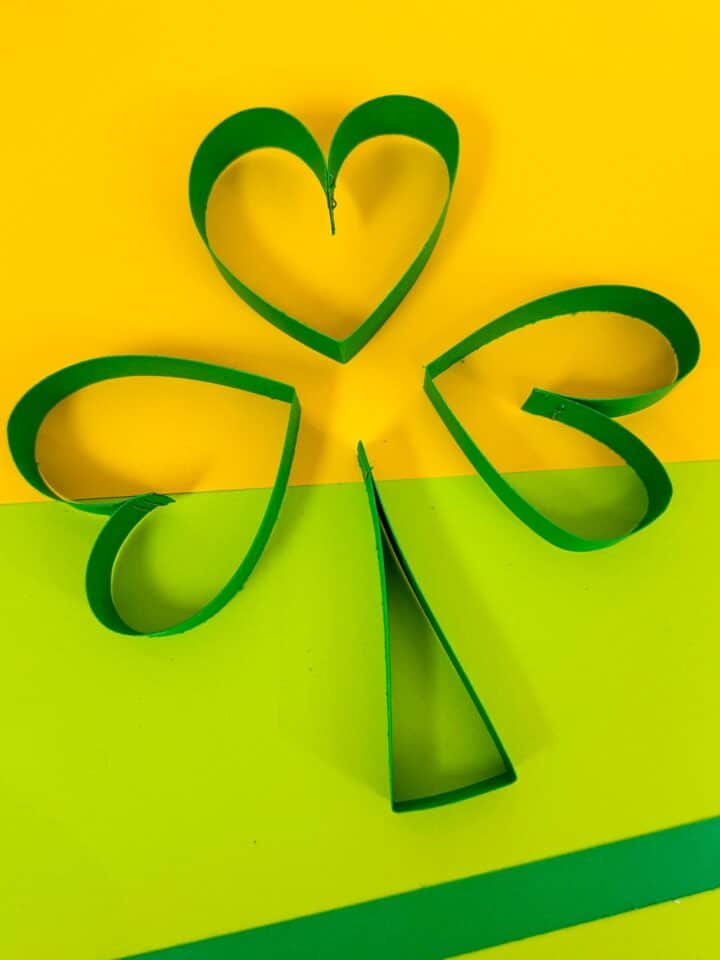How To Make An Easy Paper Shamrock