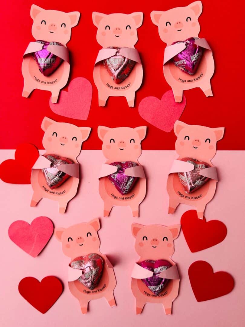 Pig Valentine Holding Hearts - Printable Template