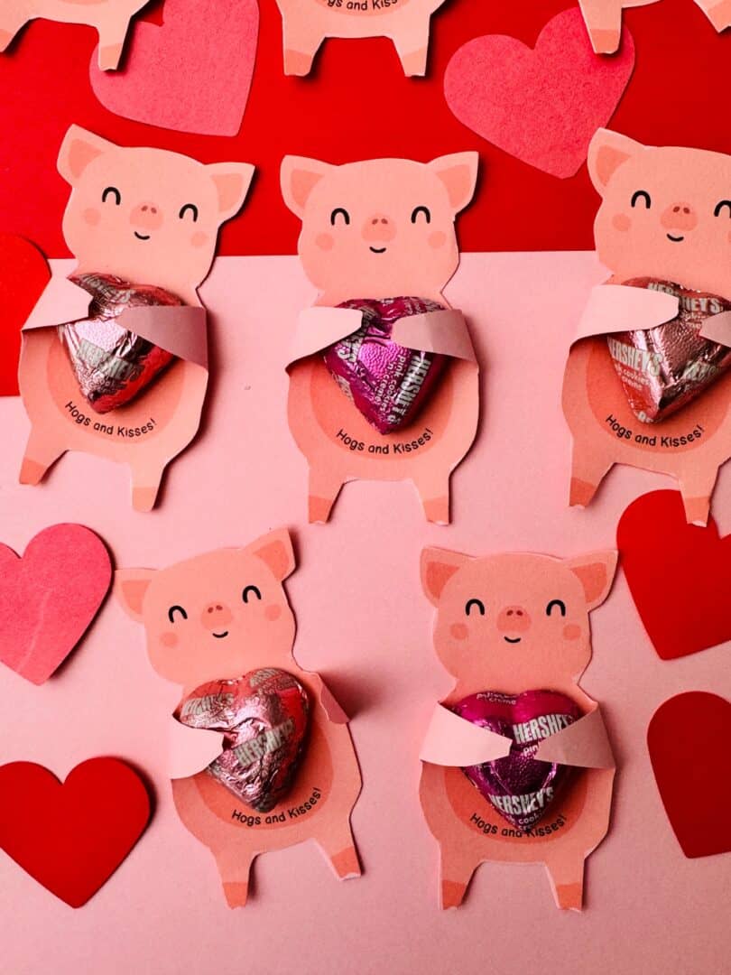 Pig Valentine Holding Hearts - Printable Template