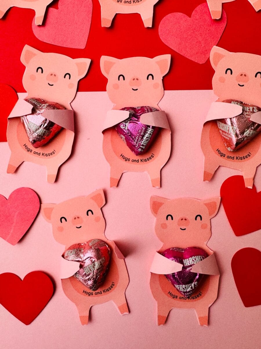 Pig Valentine Holding Hearts - Printable Template