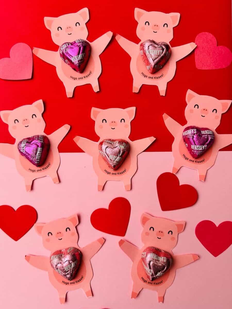 Pig Valentine Holding Hearts - Printable Template