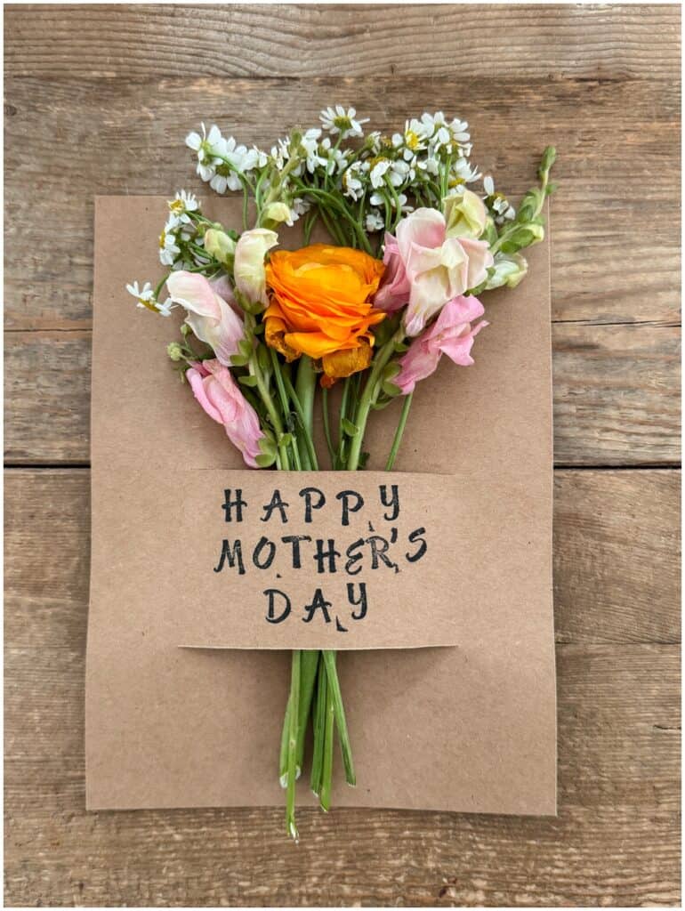 DIY Mother's Day Flower Card - Beautiful and Simple!
