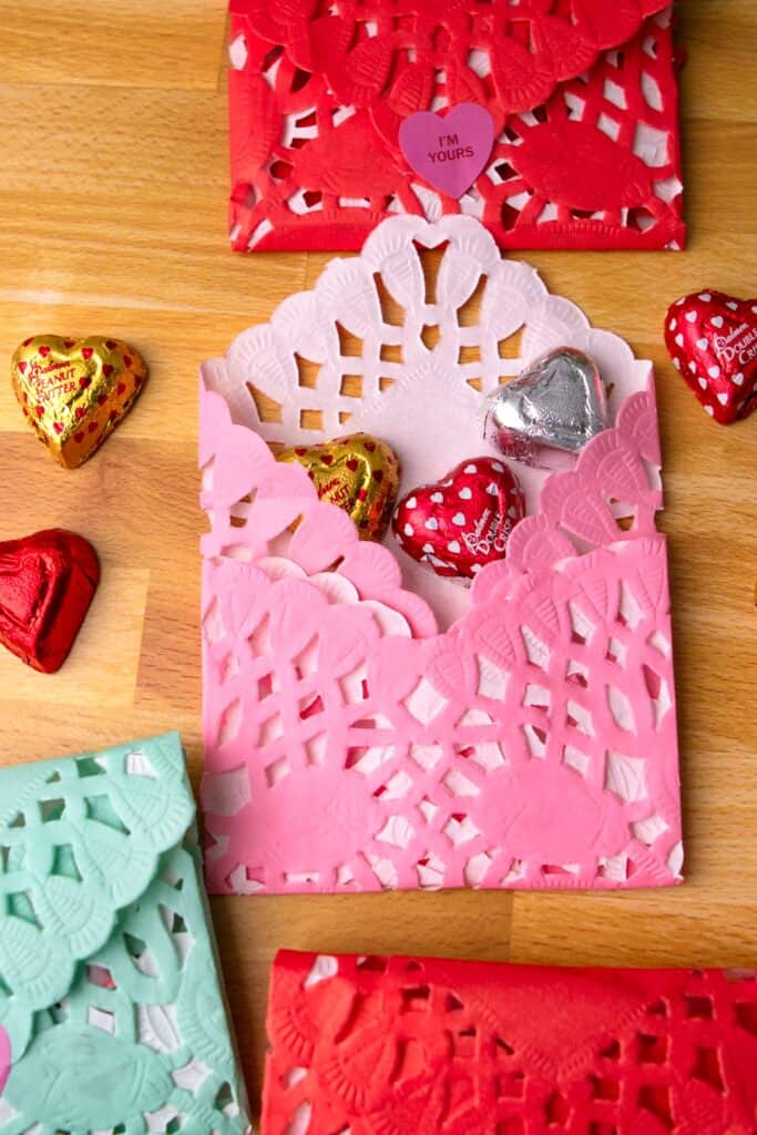 How to make Doily Heart Envelopes - Cute Valentine Craft