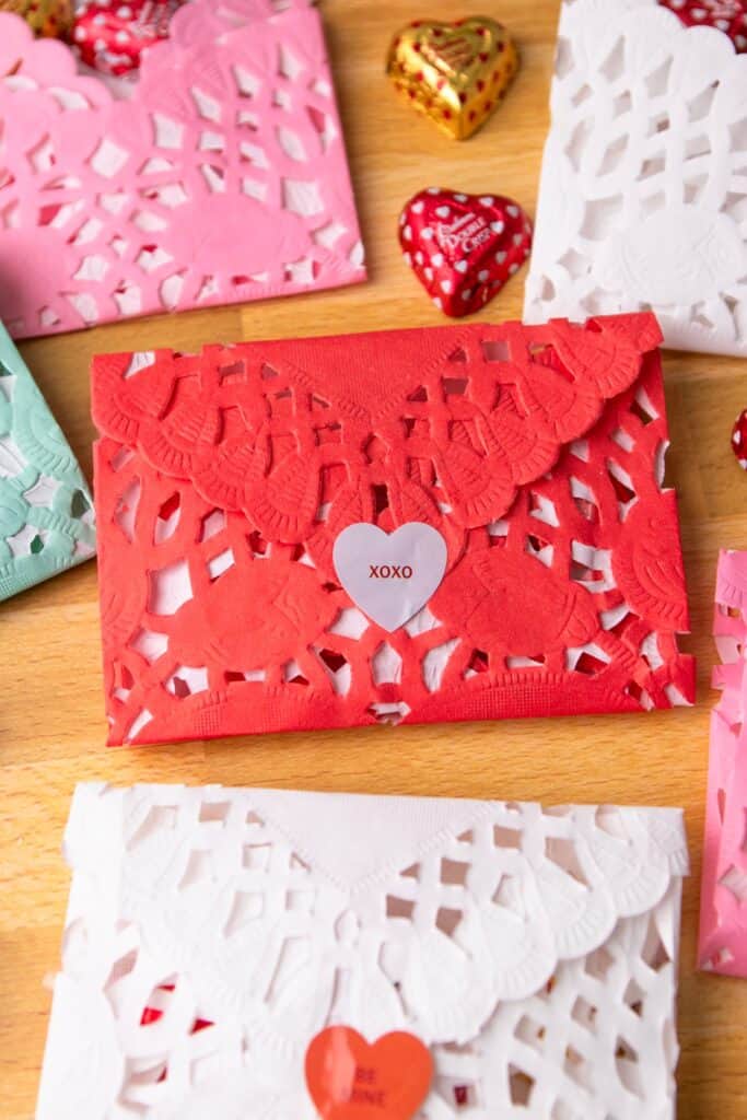 How to make Doily Heart Envelopes - Cute Valentine Craft
