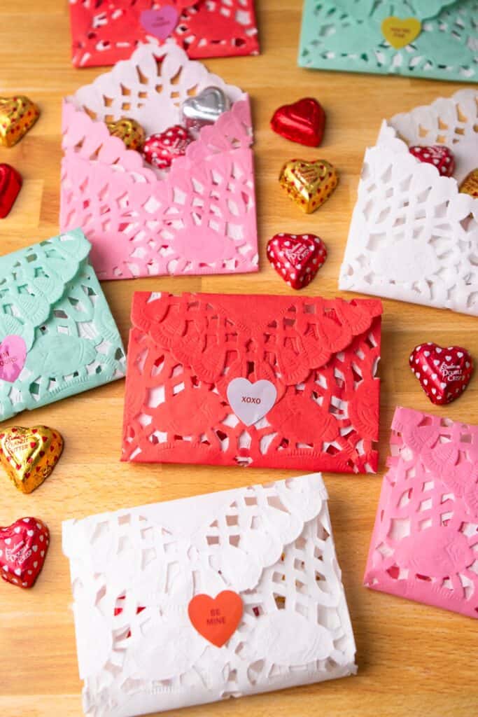 How to make Doily Heart Envelopes - Cute Valentine Craft