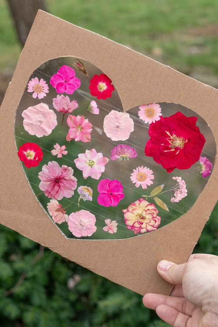 How to make Doily Heart Envelopes - Cute Valentine Craft