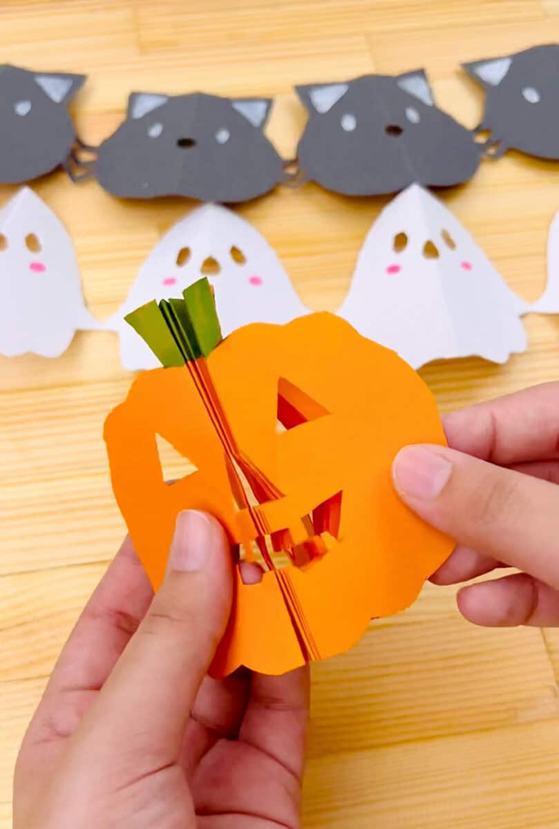 DIY Halloween Paper Garland (With Printable Template)